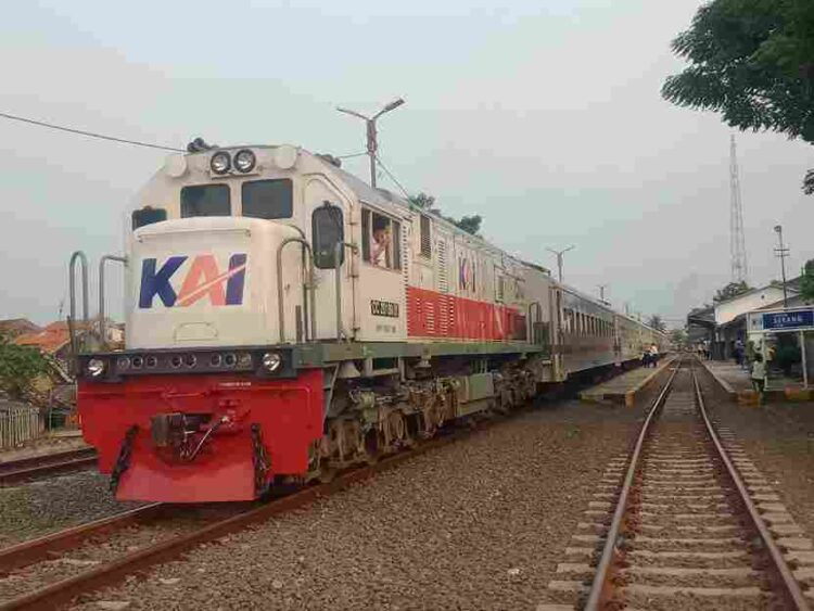 Harga Tiket & Jadwal Kereta Rangkas Merak Terbaru 2023 Harga Tiket & Jadwal Kereta Rangkas Merak Terbaru 2023